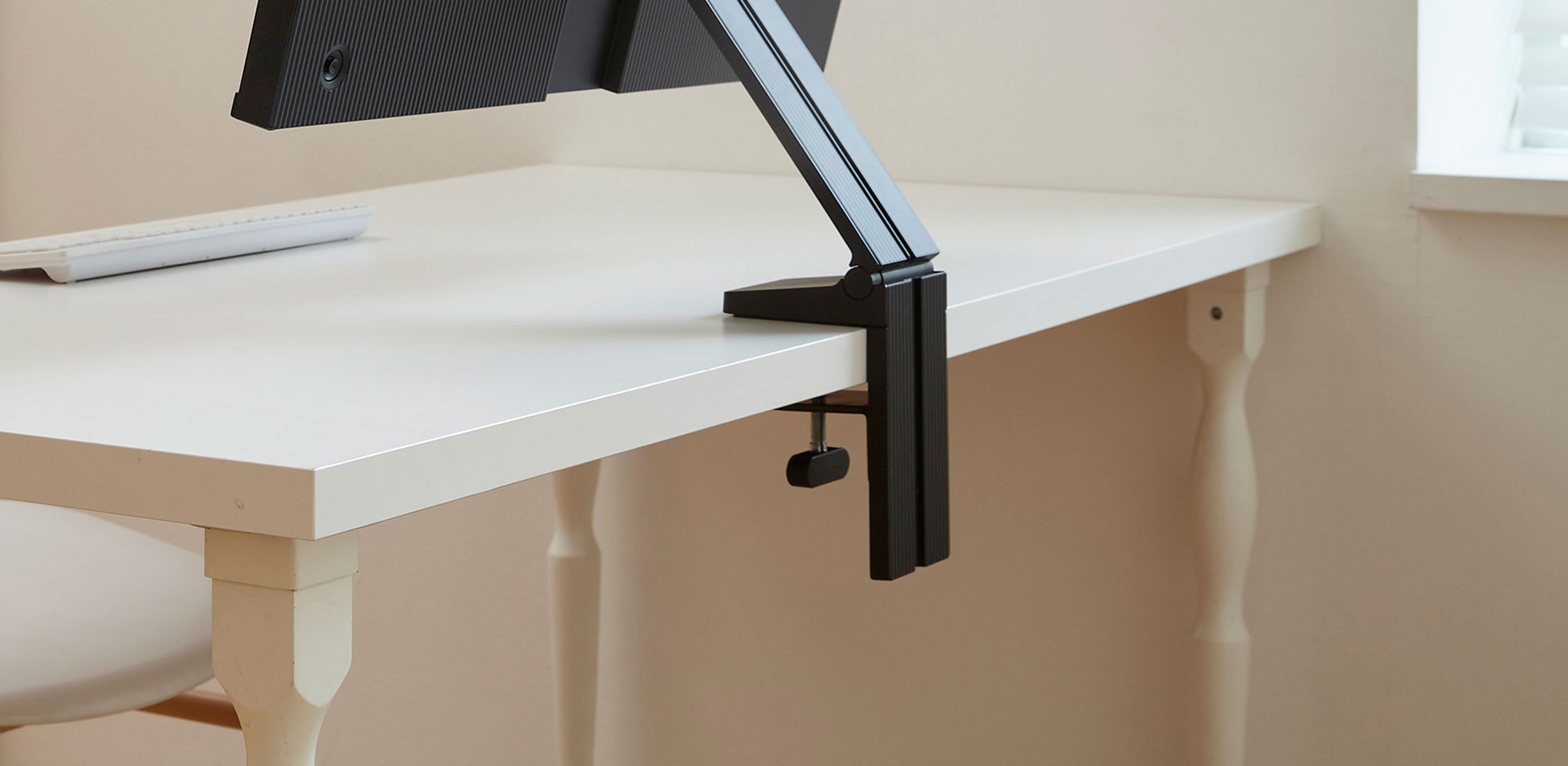 Samsung makes the monitor adapt to desk space in 2019 – Pickr