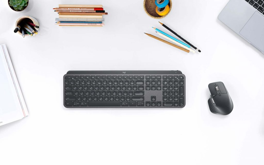 Logitech latest keyboard gets auto backlighting, Type C – Pickr