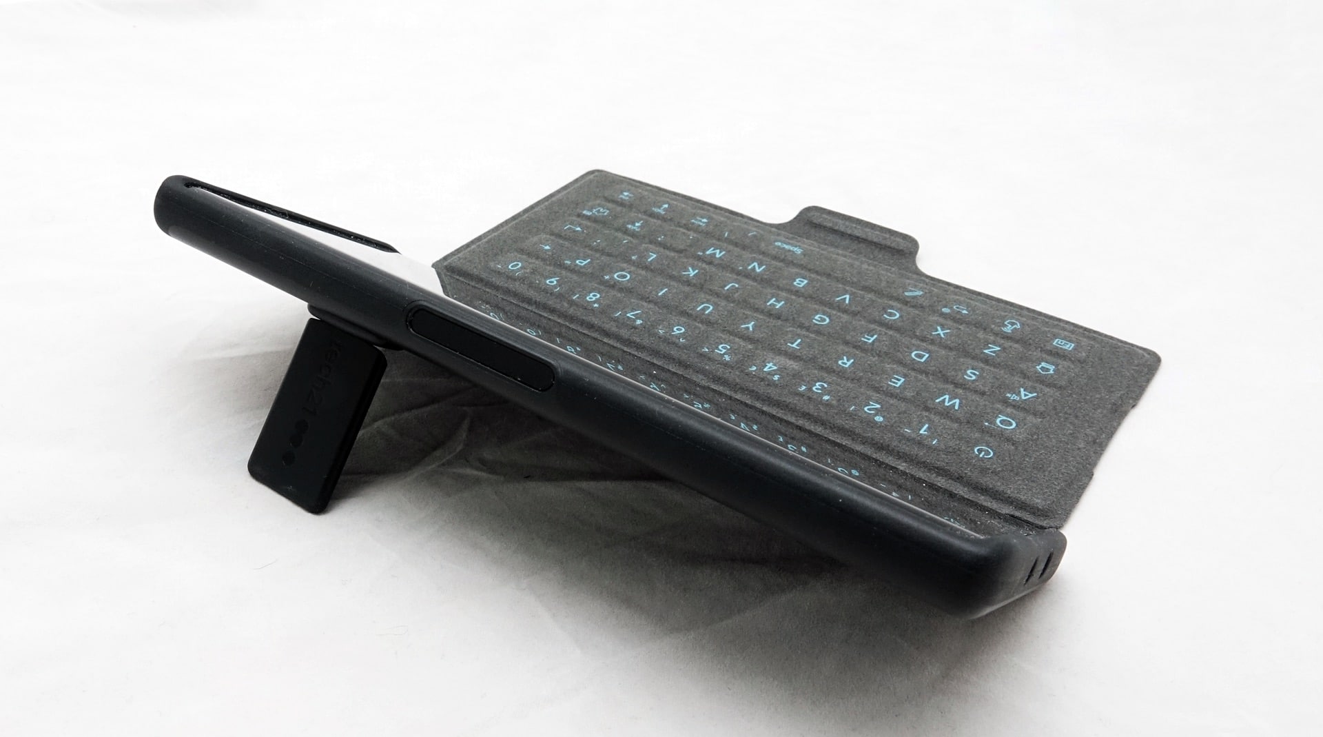Tech21's keyboard phone case is out, we go hands-on – Pickr