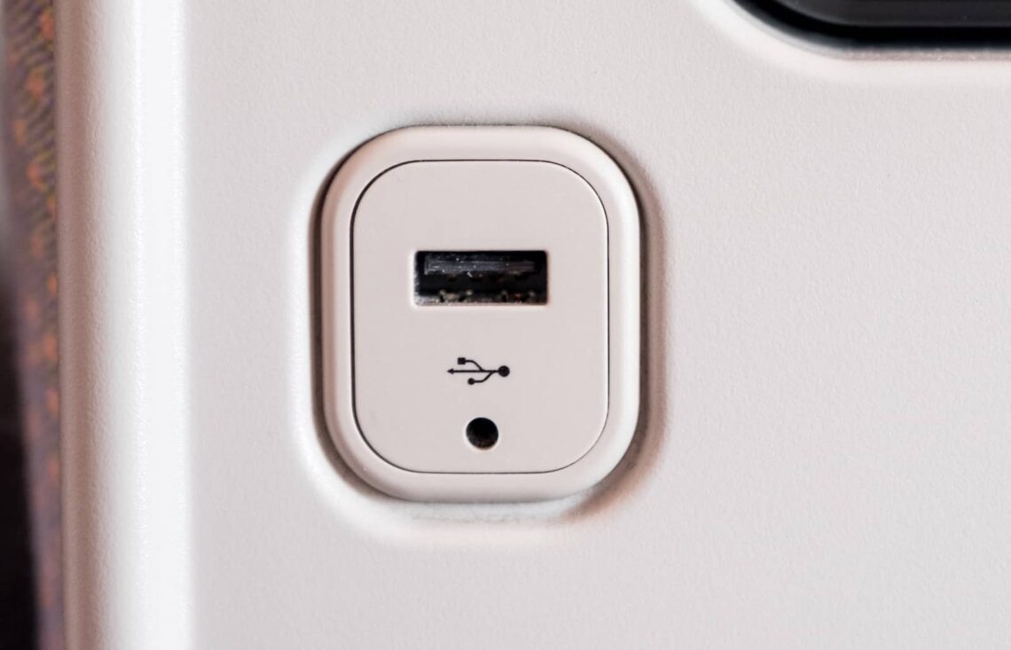 Why there are warnings on airport USB charging and what you can do – Pickr