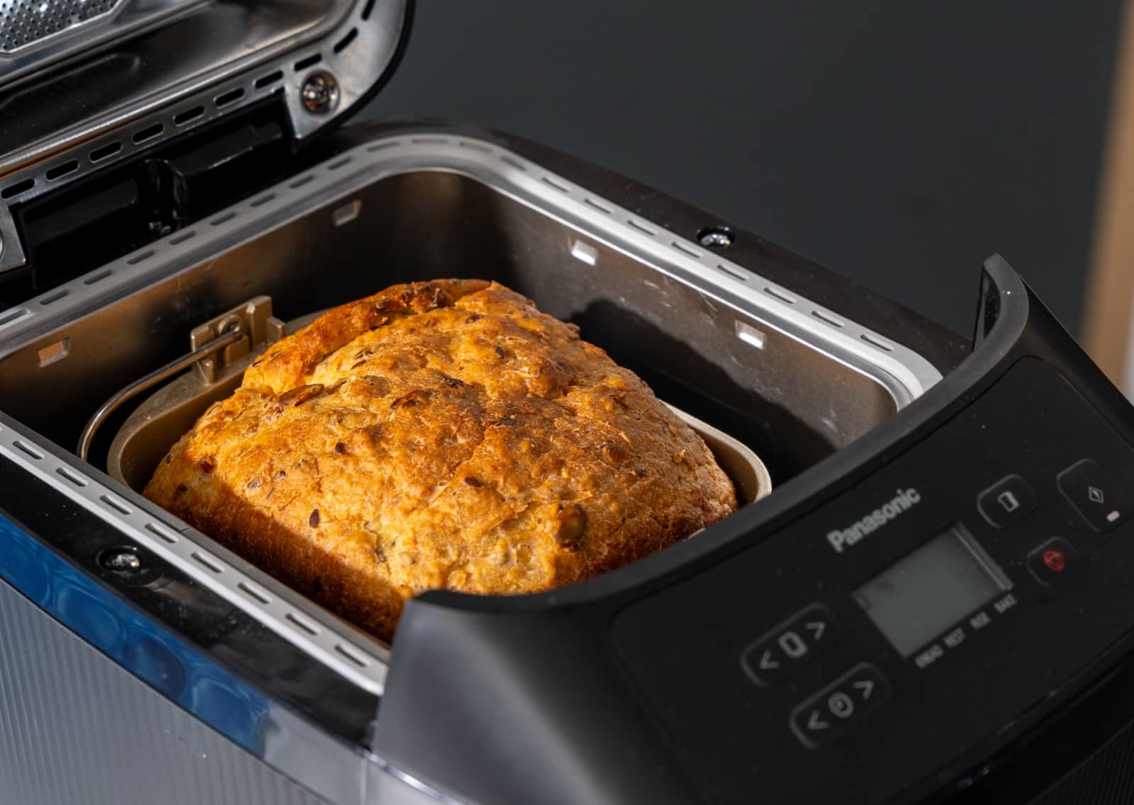 Panasonic resizes the bread-maker for smaller spaces – Pickr